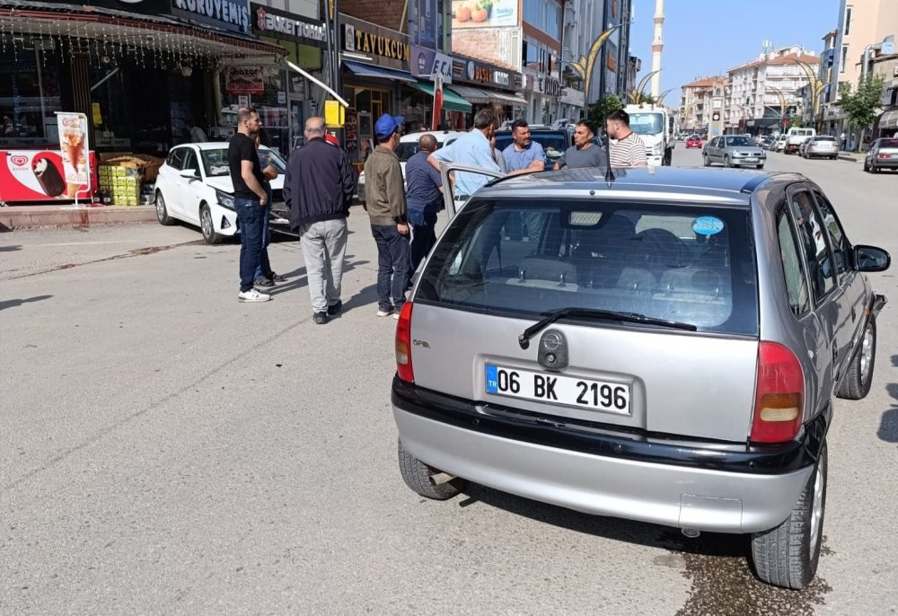 Çorum’da feci kaza: Kafa kafaya çarpışma kamerada!